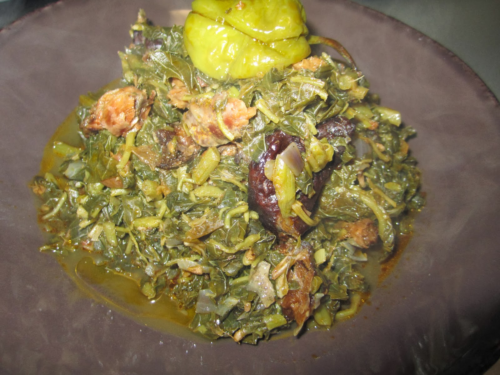 Bitekuteku, amarante aux poisson séché. ~ Saveurs d'ici à Mbuji-Mayi